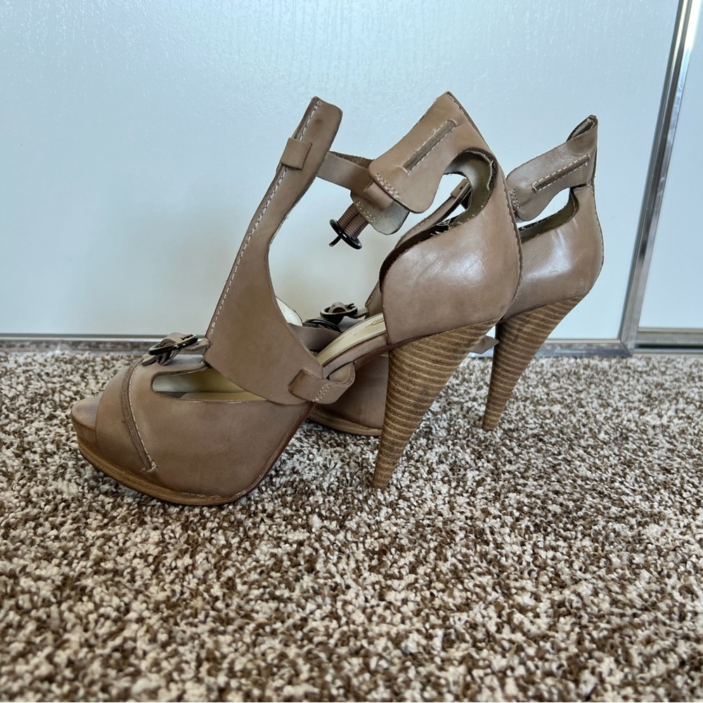 Beautiful Unique Shoes By Max Studio. Size 6m. - Gem